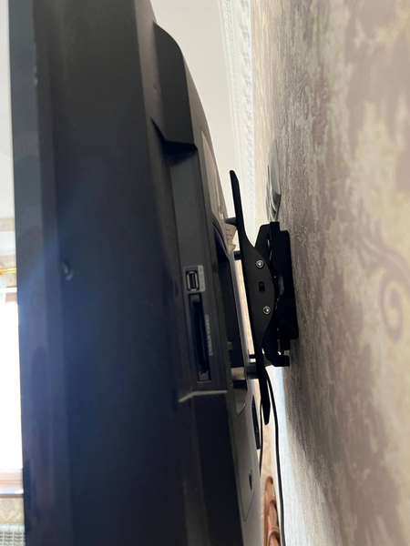 Samsung tv holati pochti  yangi 48 dyumli