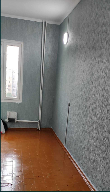 Продам 2-х комнатную квартиру на сергели-8а. Балкон 2*6. Дехкон базар
