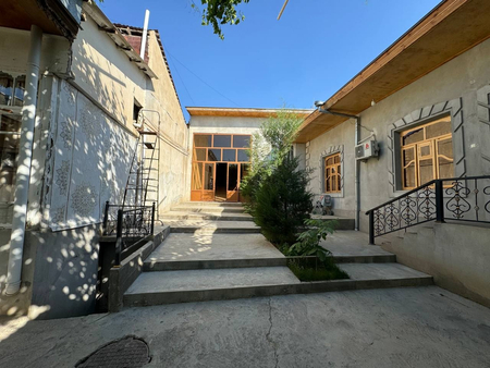 Hovli sotiladi. Zebiniso