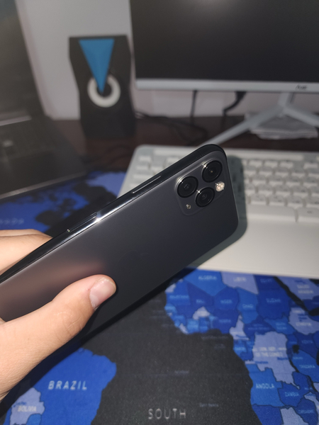 Iphone 11 pro ideal aybi yoq tel ochilmagan hamma joyi radnoy