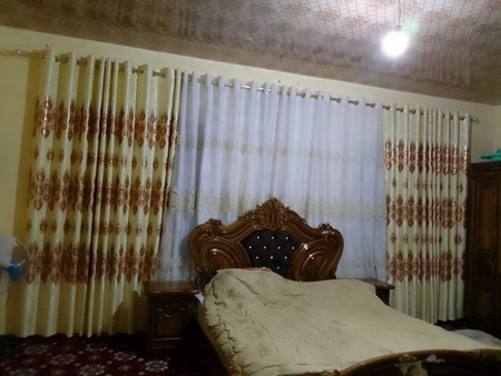 Uy sotiladi farxod savxozda  eski yulda