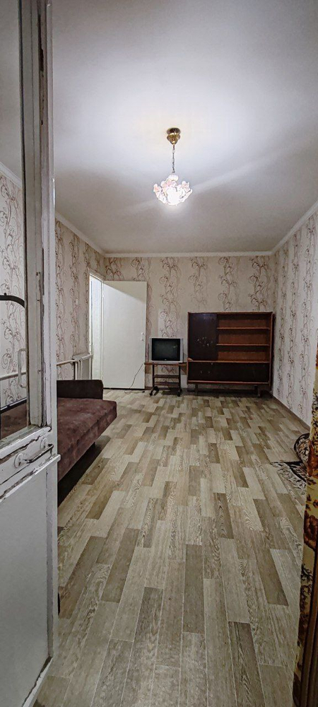 Фаргона Шахар Киргилида. Янги-аср 124-дом 3 этаж 1 хоналик жихозлар бн