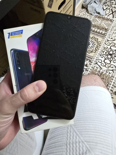 Samsung A70 (экран сломан)