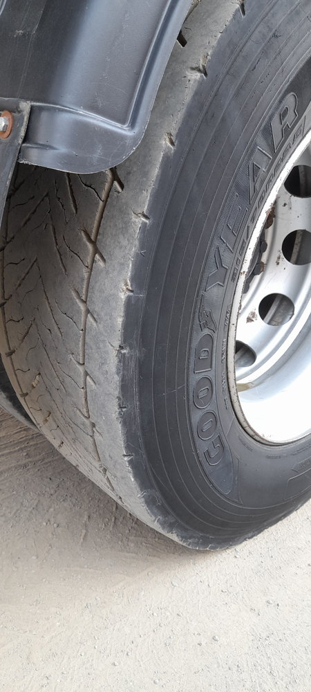 Iveco sotiladi srochna 2011 yil