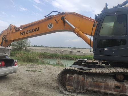 HYUNDAI Robeks 450лик. 2008й .ковуш 2.8 кубали.холати яхши,ишлаб турга