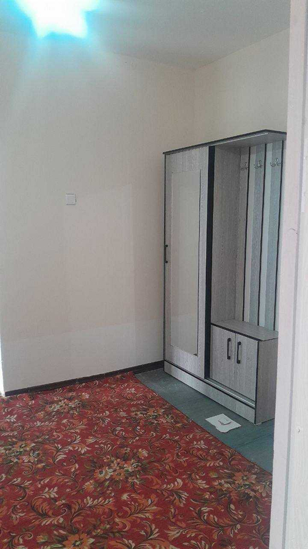 Qizlarga 3xonali 4etajda joylashgan yangi jixozlangan kvartira ijaraga