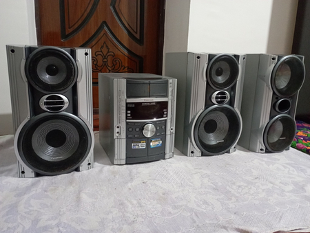 Muzikalni sentir Panasonic sotiladi