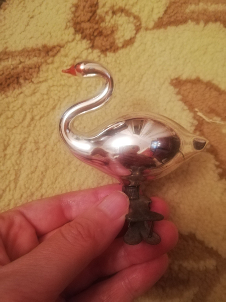 Продам елочную игрушку Лебедь