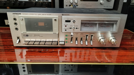 Касетная дека Hitachi D-555