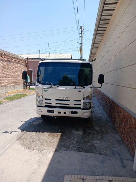 Isuzu 2009 yil Aftobusdan Yig'ilga