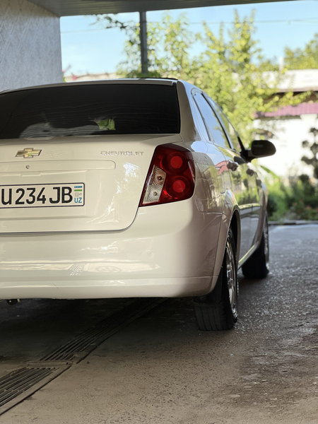 Lacetti 1,6 AT faqat Arendaga