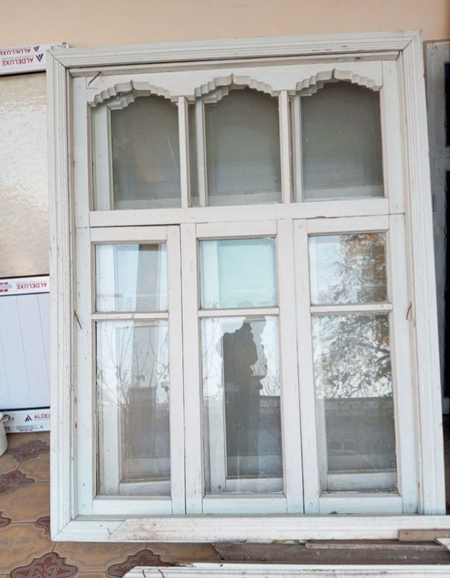 Rom 200.000\\nHolati yaxshi\\nRom \\n1,70 m ga 1,30 m\\n1,