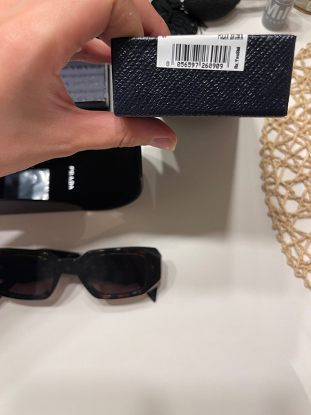 Солнцезащитные очки Prada