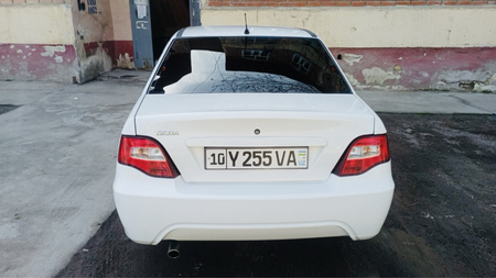 Nexia 2 sotiladi 1.6