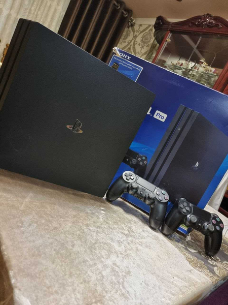 Playstation 4 pro сотилади