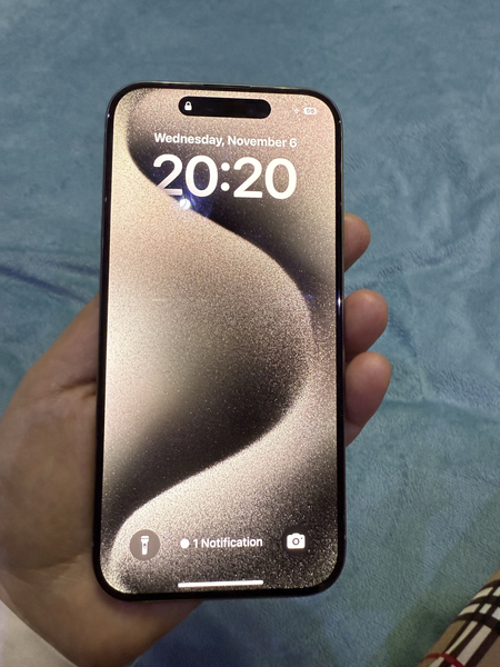 iPhone 15 Pro 256 ГБ, Natural Titanium — Отличное Состояние!