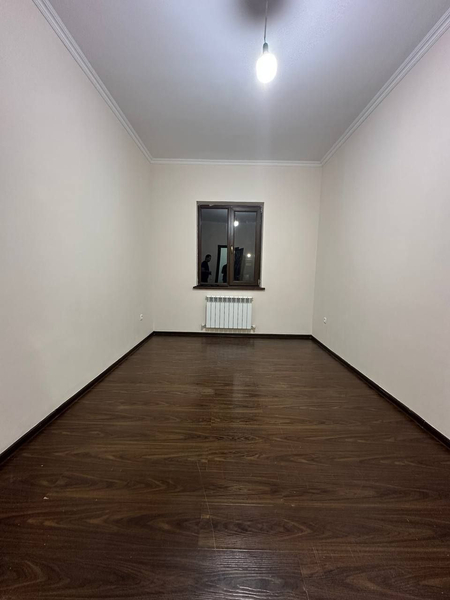 Srochna kvartira sotiladi 2 xonali