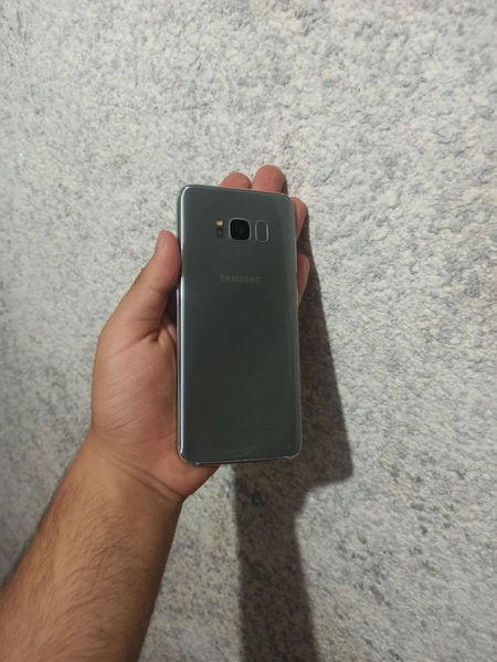 Samsung S8 aybi rasmda  I ozro  foni  bor
