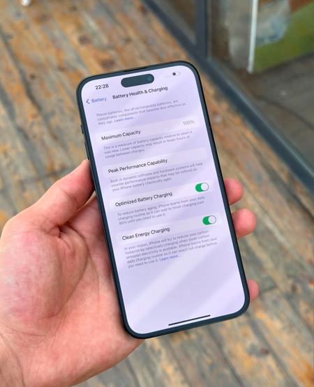 iPhone 14 Pro 100% Battery Golden