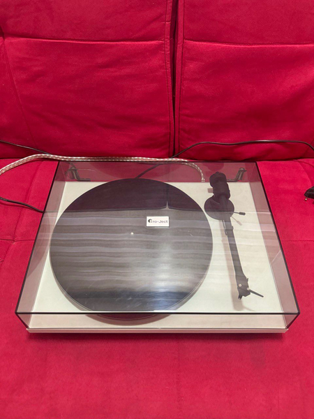 Проигрыватель винила Pro-Ject T1 (OM 5E) White