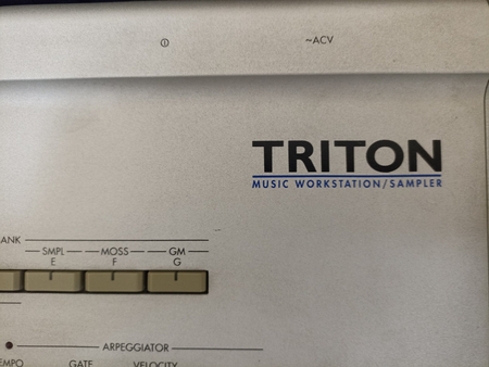 Синтезатор KORG TRITON