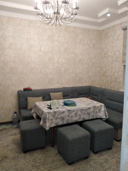 Ҳовли сотилади. 4 хона + кухня. 3 сотих.  Ҳамма шароитлари билан