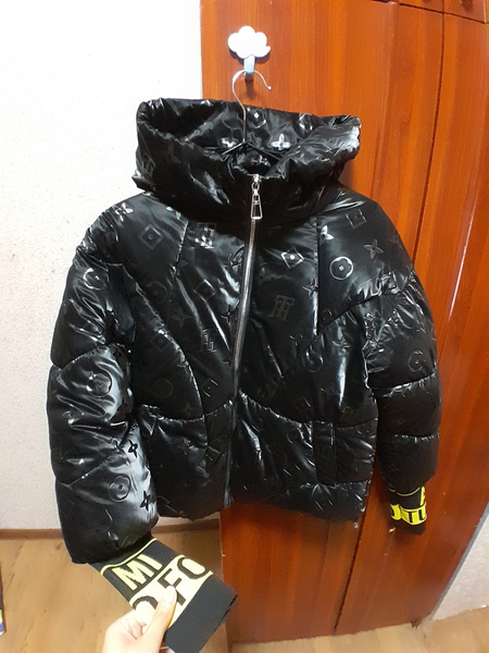 Qalin qishki kalta kurtka perchatkali