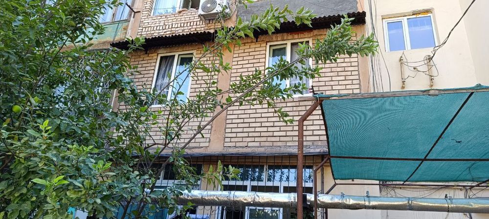 Новомосковская 99я школа 2комн 2эт кирпич рем/ср 52м² серединка 2*6м