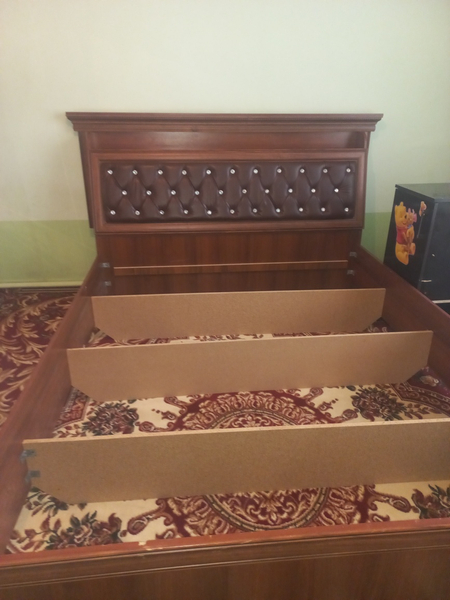 Продам кровать для спальни