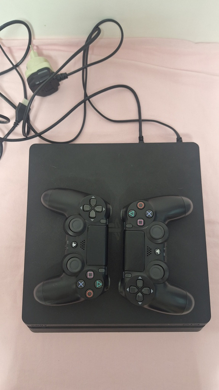Play station 4 slim hdr