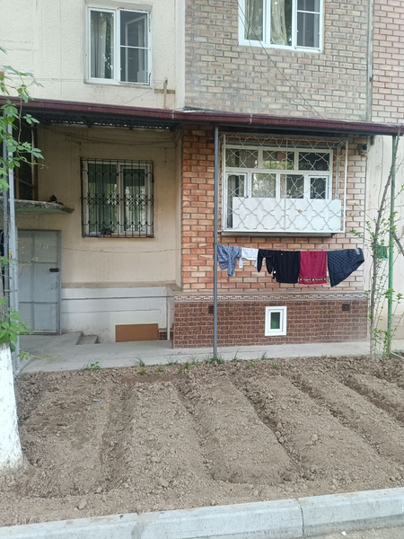 Срочно продаю 3 комнотная квартира Мирабадский район госпиталный