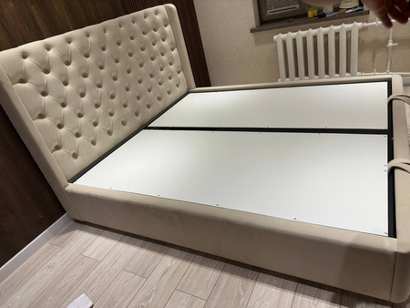 Мягкая интерьерная кровать