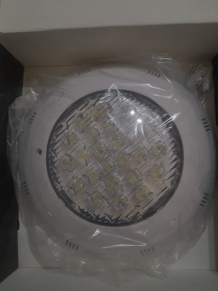 Lampa basseyn новый