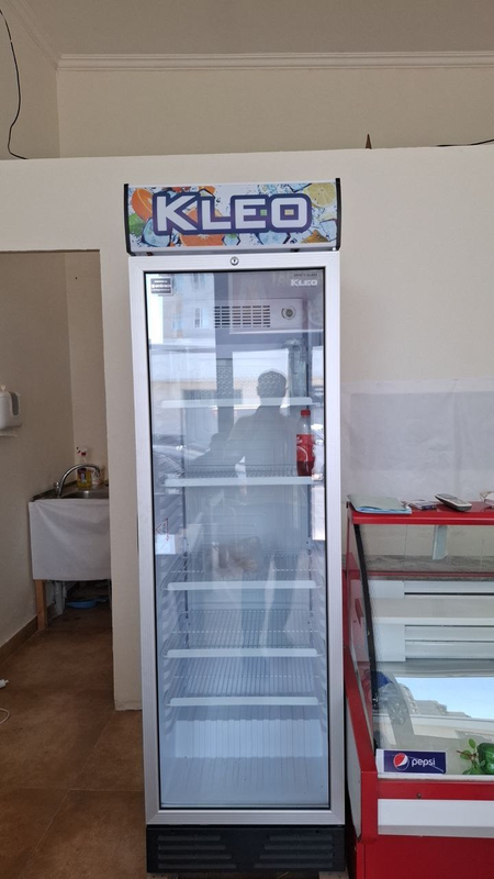 KLEO vitrinali muzlatgich sotiladi