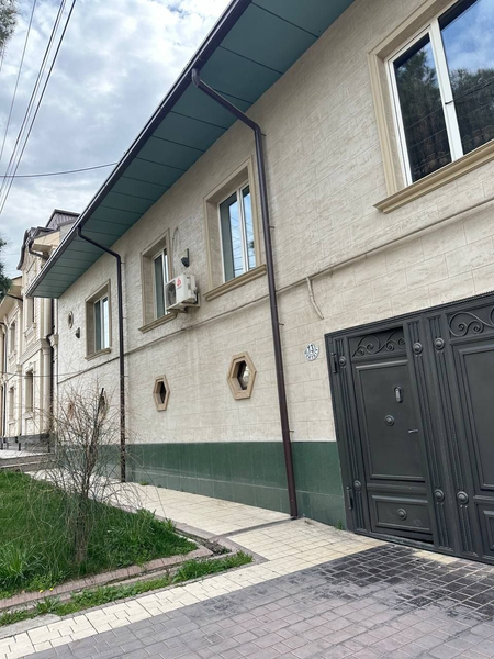 ПРОДАЕТСЯ ЕВРОДОМ
на Актепа круг 180-школа
(Шайхантахурский район)

Ко