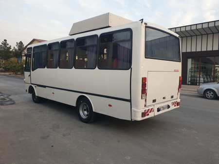 Avtobus isuzu np 37