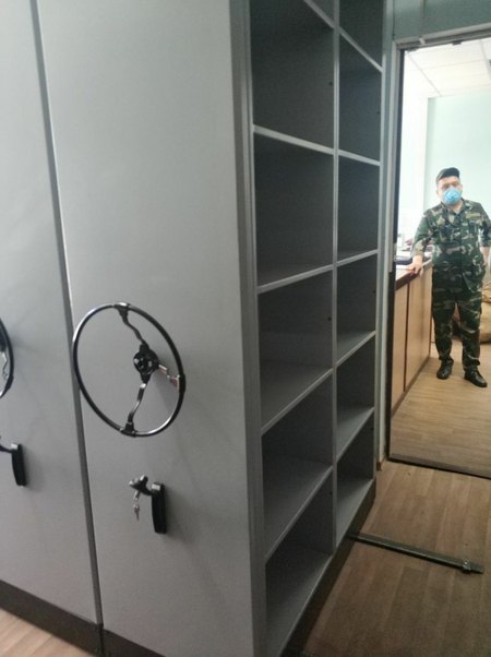 Торговые изделия и стеллажи, оформление торговых площадей, стелажи