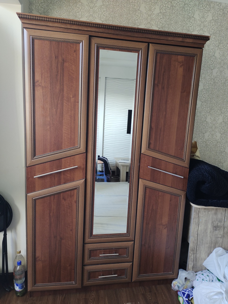 Срочно продается шкаф