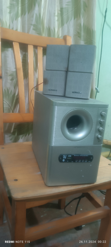 Microlab sotiladi 2.1