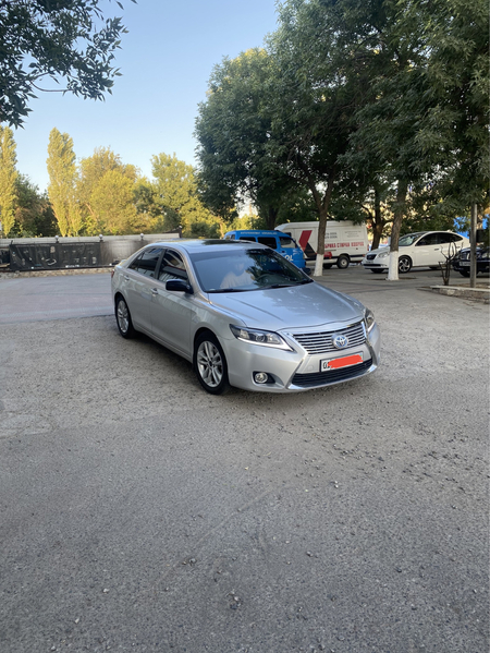 Toyota camry 40 srochna sotiladi
