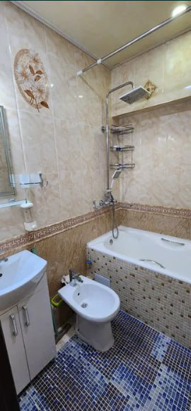 Квартира на Ойбек 2/5/9 общ пл 65м Отдельный вход
