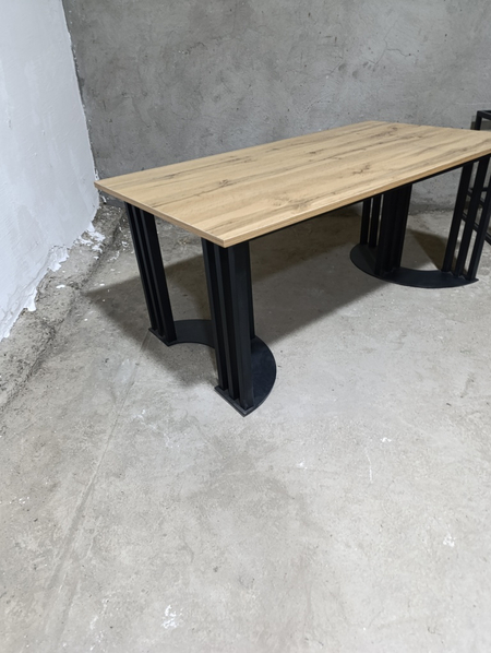 Jurnalniy stolik loft