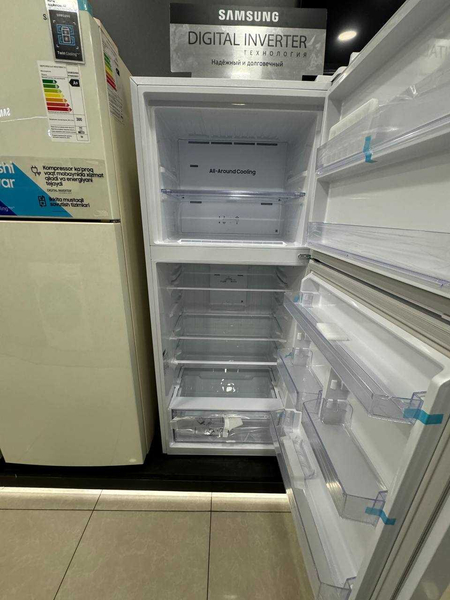 Холодильник Samsung 391 л RT38CG6000WWWT