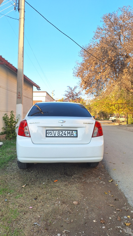 Lacetti 1.8.          ..