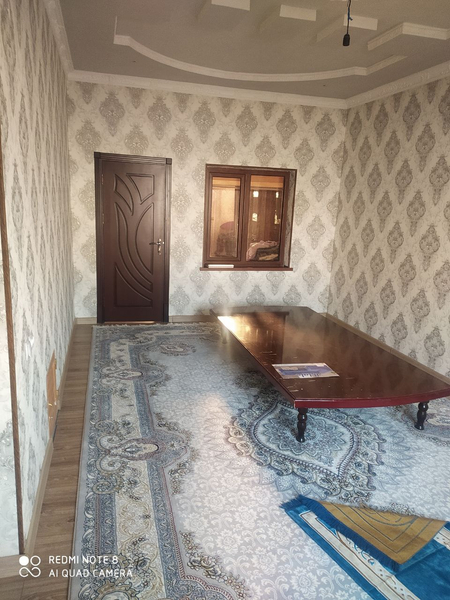 Uy sotila 2 sotix 2 qavat 8 xona srocna