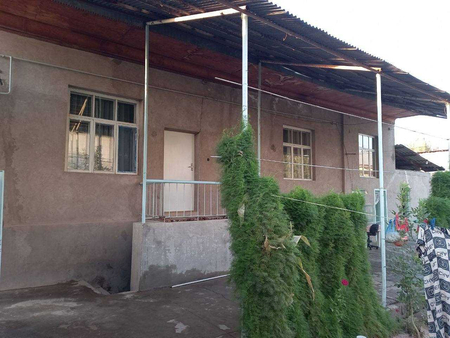 Toshken shaxardegi 6 sotixli 4 xonali hovli sotiladi