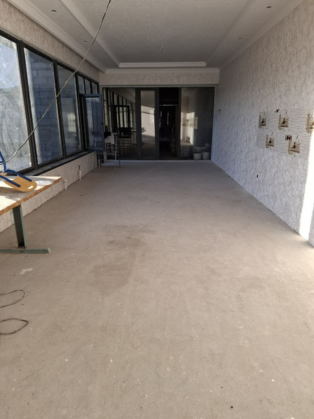 Srochni hovli sotiladi