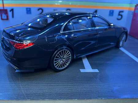 Коллекционная модель 1/18 Mercedes, Benz W223