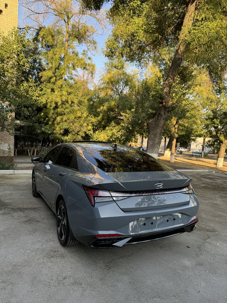 Hyundai Elantra 2 litr