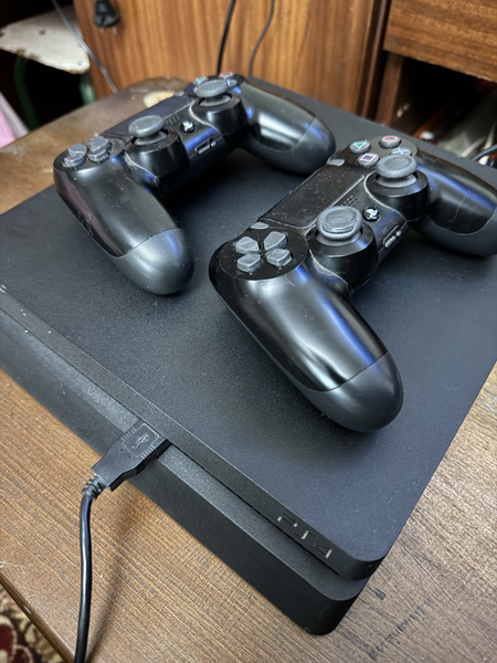 Продам Play Station 4